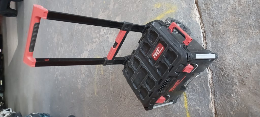 trolley de transport + chargeur et trois batteries MILWAUKEE – HOTEL ...