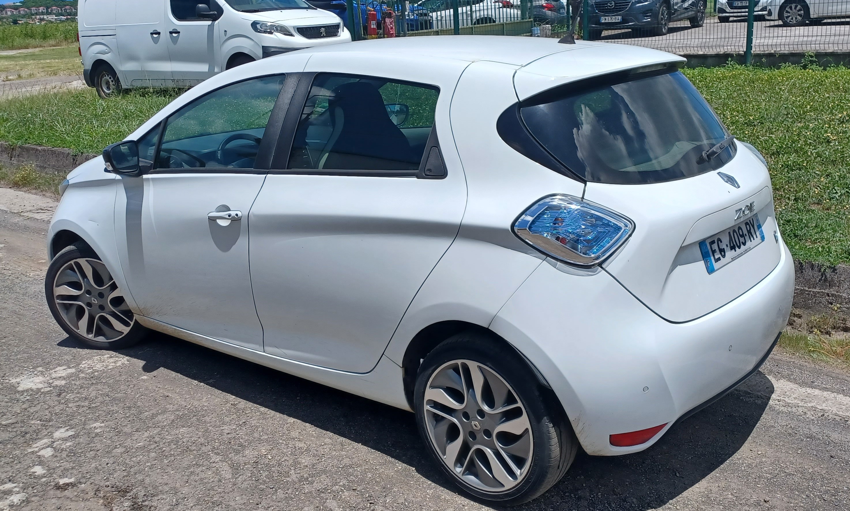 EG-409-RY – RENAULT ZOE – (3) – HOTEL DES VENTES ANTILLES GUYANE